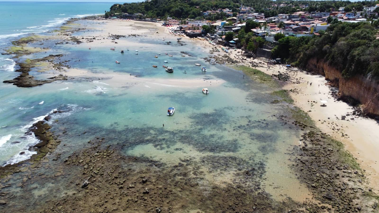 Descubra a Encantadora Praia do Centro em Pipa